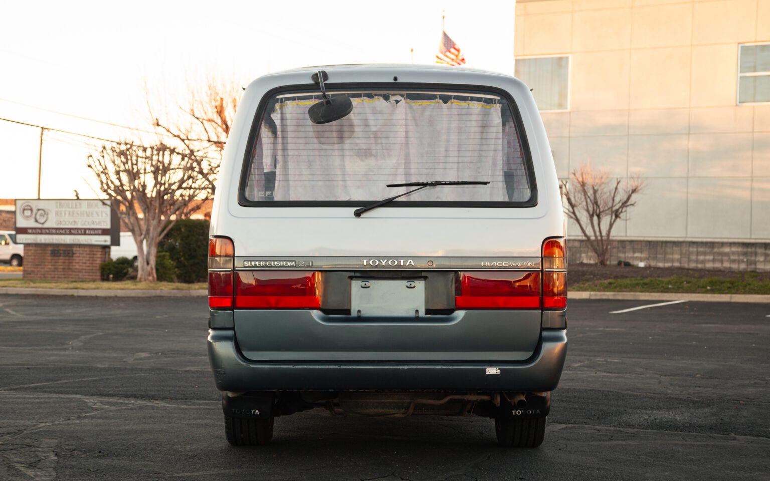 Toyota Hiace Super Custom with 5 Speed RWD Drivetrain