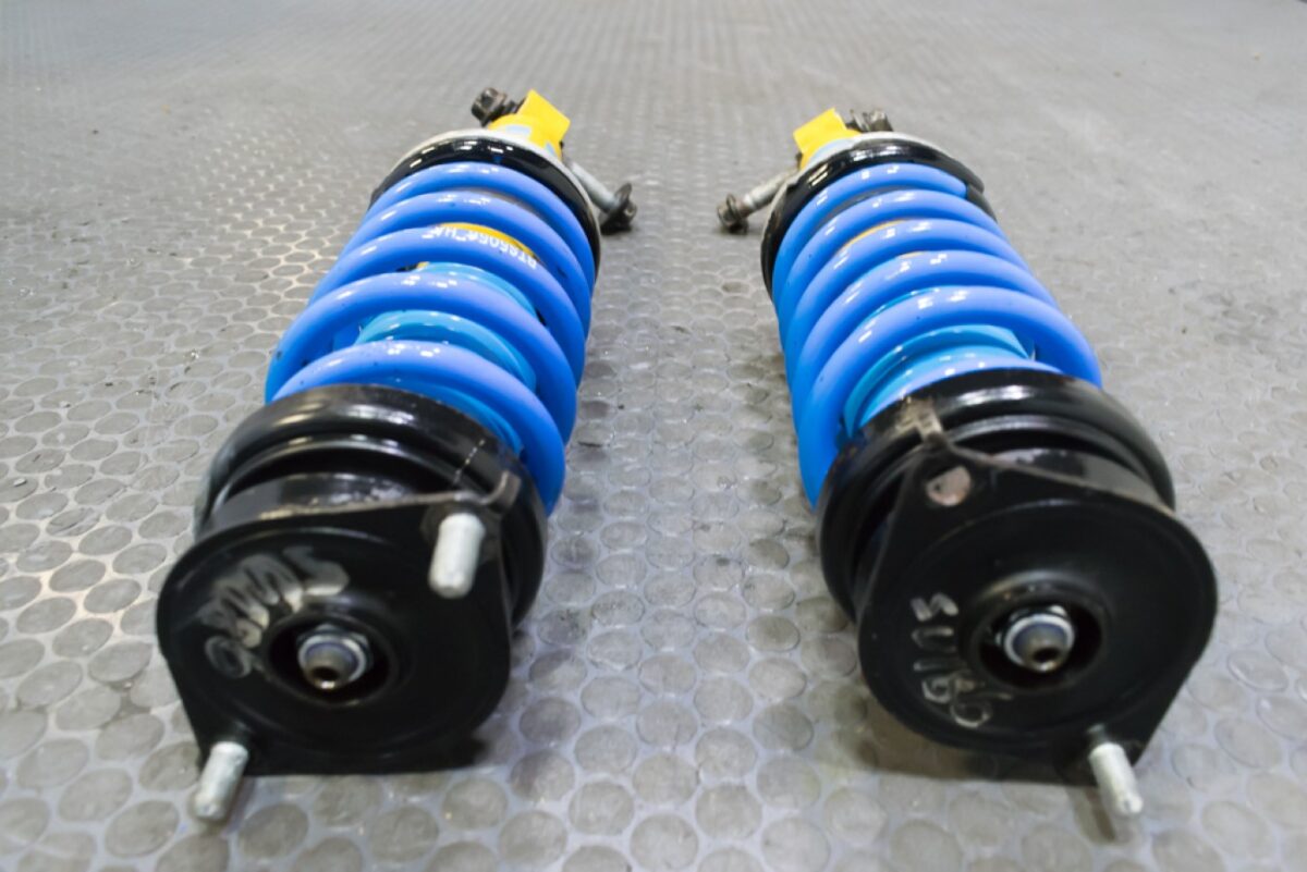A Very Clean Set of VE3-3109L Bilstein Struts for 2004-2009 Subaru ...