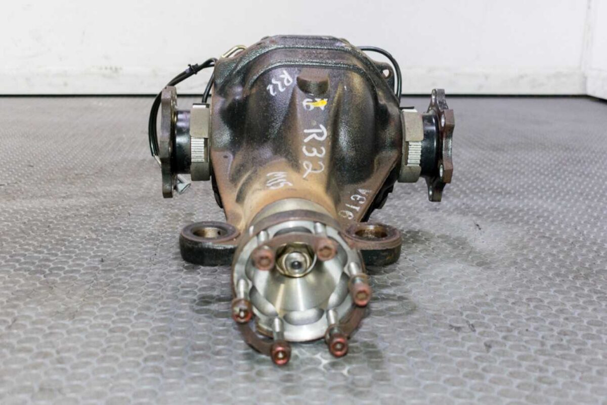 1989-1994 Nissan Skyline GTR R32 BNR32 4.11 OEM Rear Differential | J ...