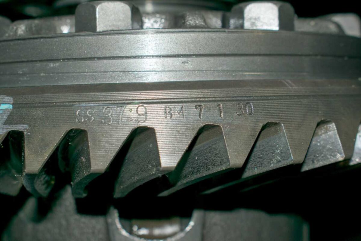 1989-1994 Nissan Skyline GTR R32 BNR32 4.11 OEM Rear Differential AWD ...