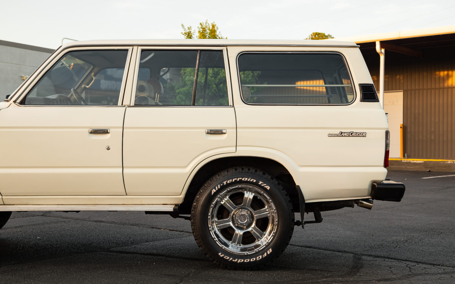 1989 Toyota Land Cruiser HJ60 60 Series in White for Sale.