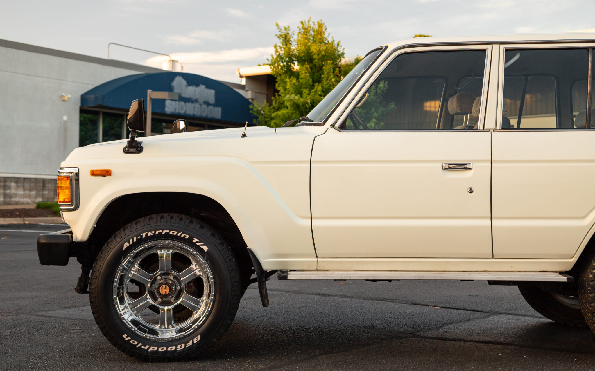 1989 Toyota Land Cruiser HJ60 60 Series in White for Sale.