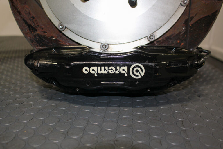 Nissan Skyline R33 GTR Front Brembo Brake Kit with Rotors and Spindles ...