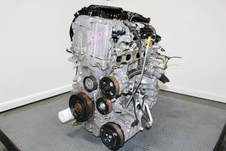 A clean JDM JDM 09-15 Nissan Rogue QR25 Engine.