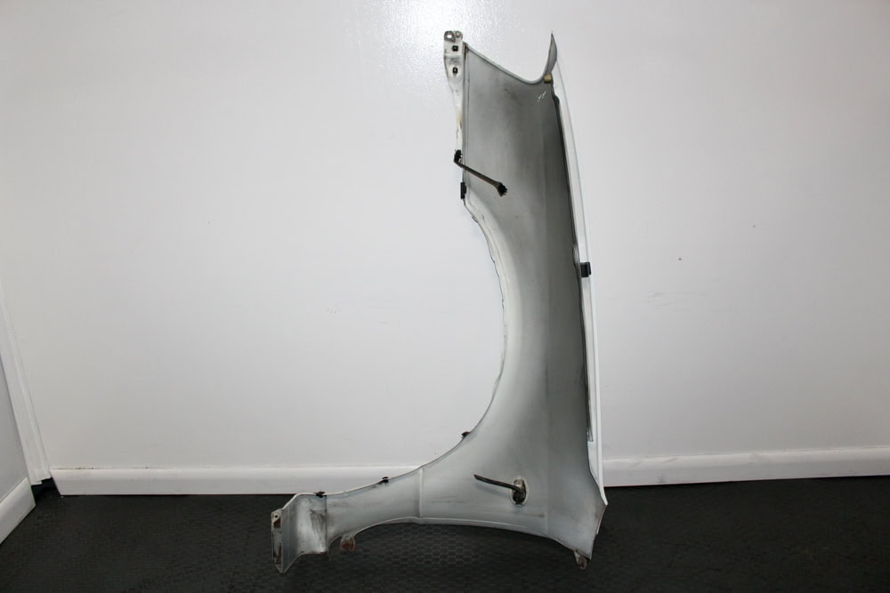JDM 00–04 BE5 Subaru Legacy Sedan Front Clip with Aftermarket Bumper ...