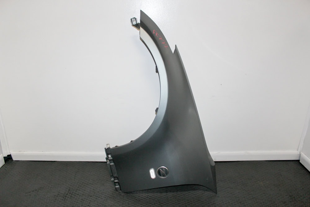 03-09 Nissan 350Z nose cut for sale.